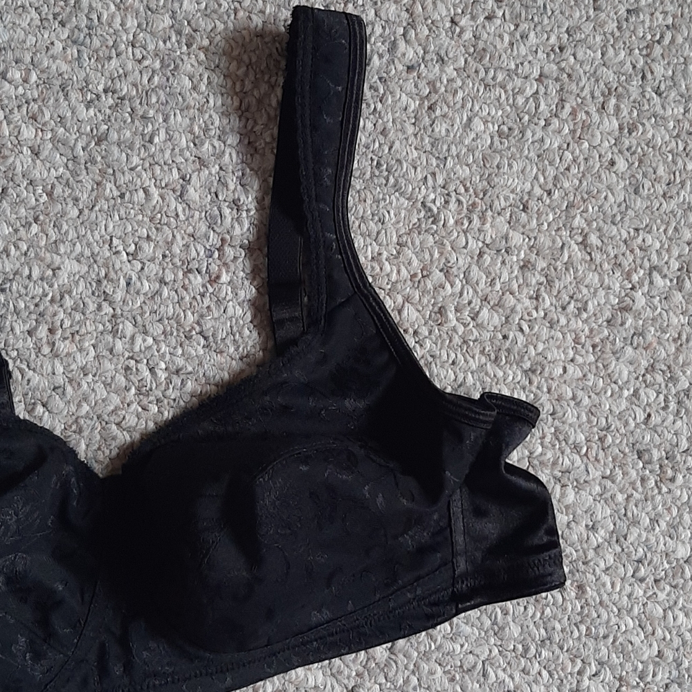 New Playtex Ultimate Lift & Support Wirefree Bra. - Gem